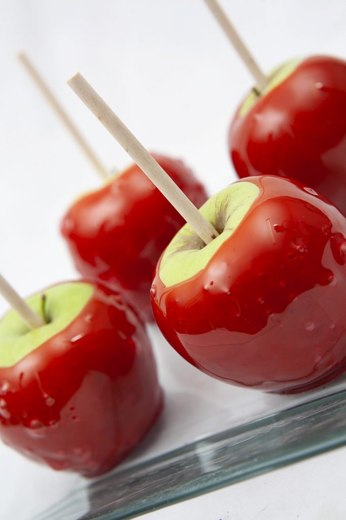 How to Make Candy Apples [Easy & Tasty!] - Celebration Generation