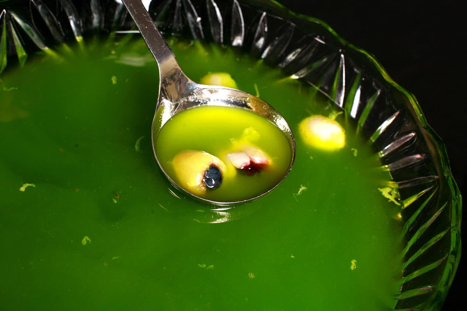 Spooky Bloody Eyeball Halloween Punch Recipe [With Dry Ice ...