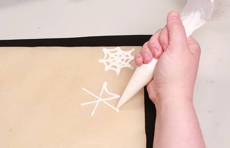 Spider Web Halloween Cupcakes - Celebration Generation