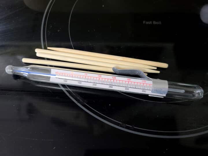 How to Make Candy Apples [Easy & Tasty!] - Celebration Generation