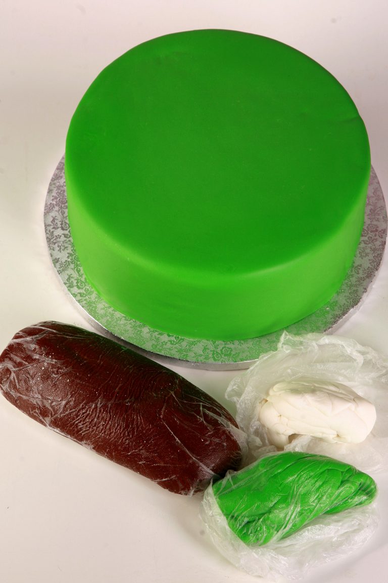 How to Make Marshmallow Fondant - Celebration Generation