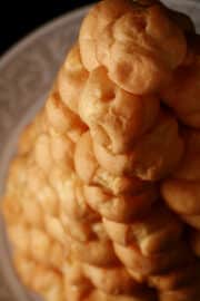 How to Make Croquembouche [French Cream Puff Tower Recipe ...