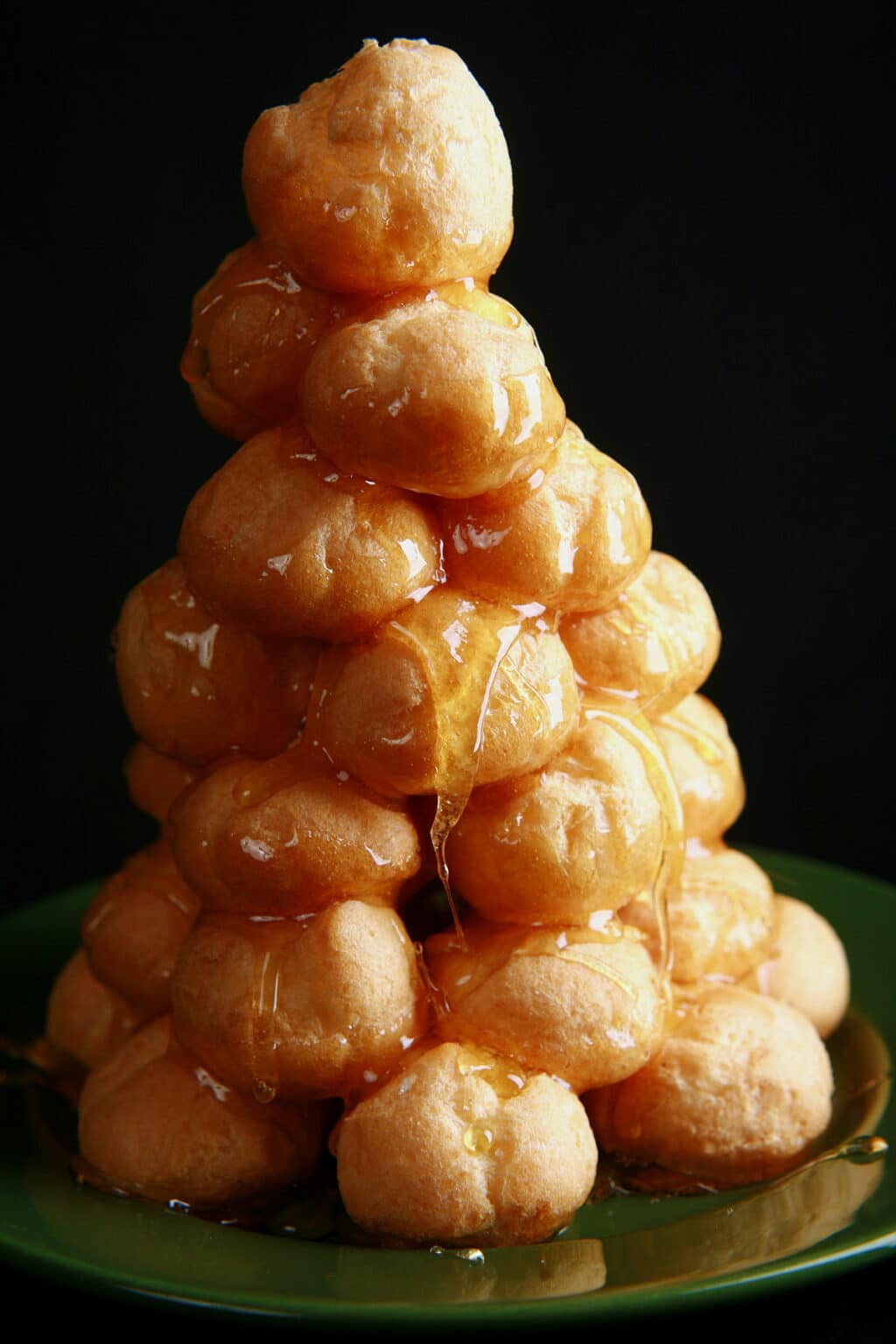 How to Make Croquembouche [French Cream Puff Tower Recipe ...