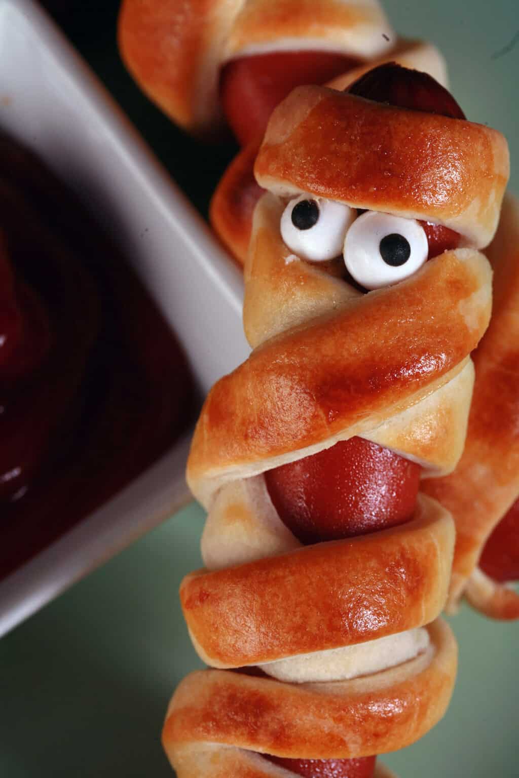 Halloween Mummy Dogs Recipe [Quick Homemade Dough!] - Celebration ...